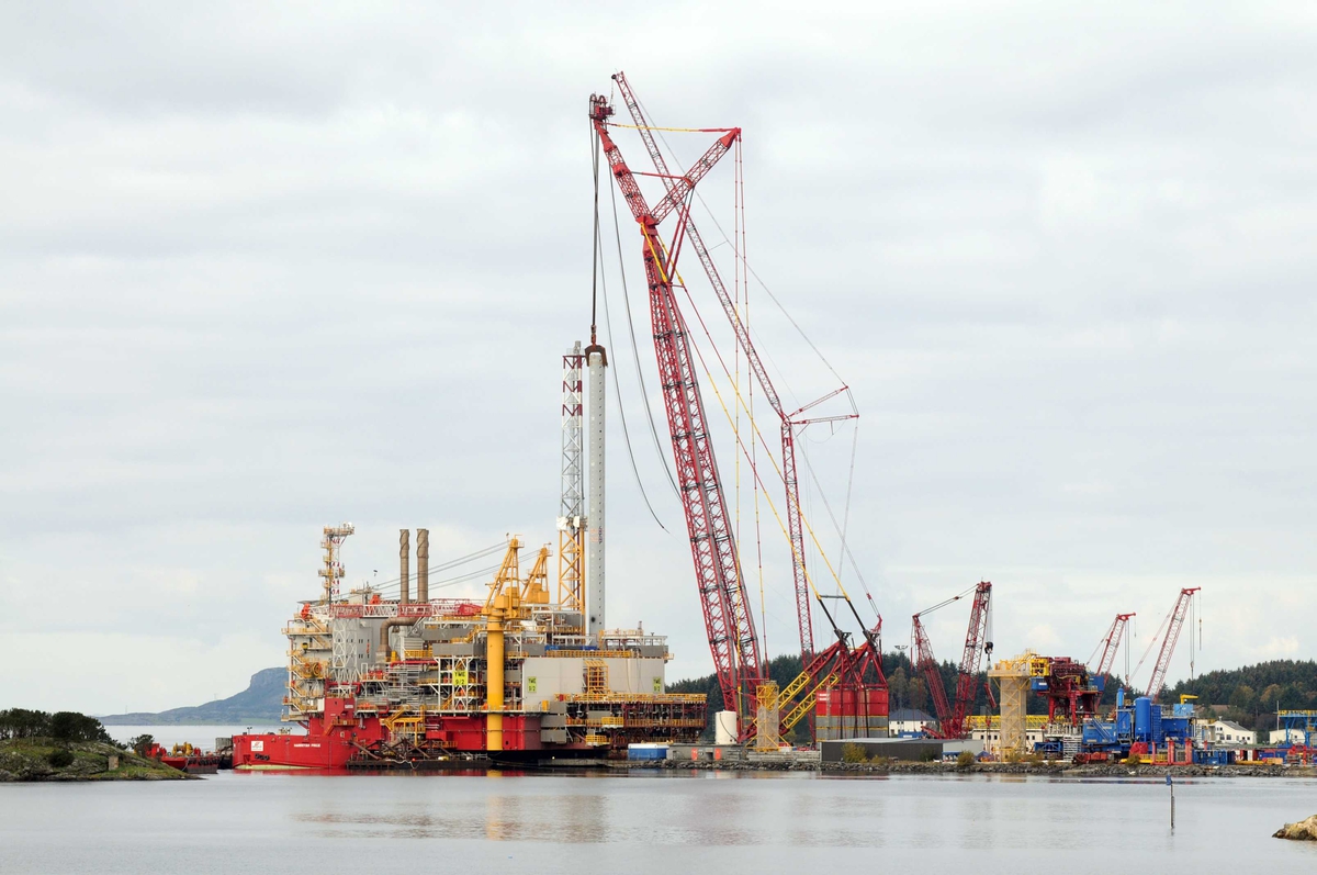 Verdens største mobile kran - MSG-80 fra Mammoet. - i arbeid på Yme ...