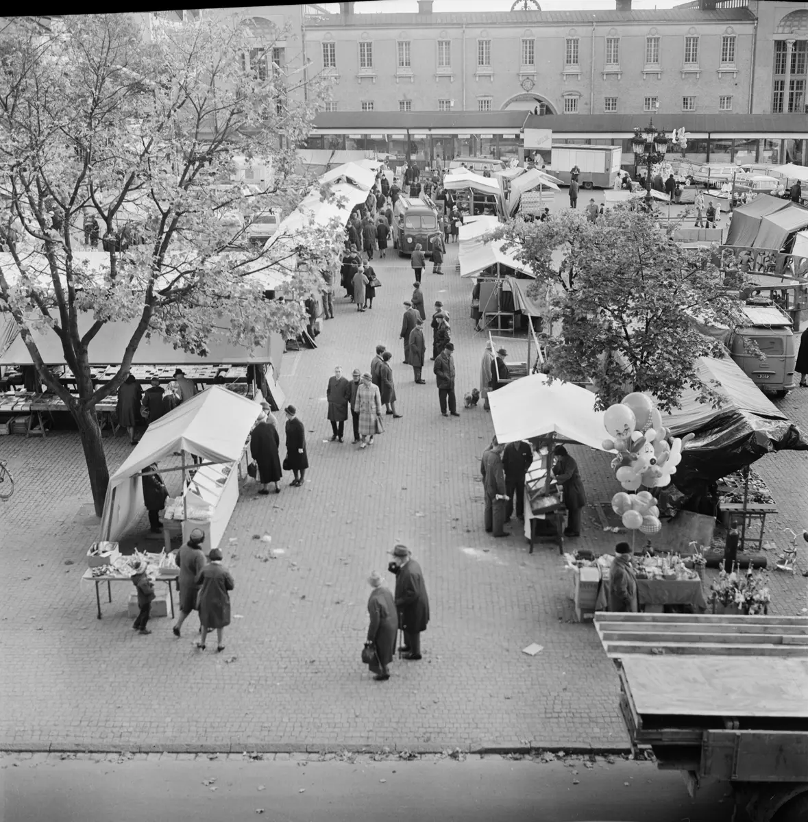 Marknadsafton, Vaksala torg, Uppsala oktober 1965 - Upplandsmuseet ...