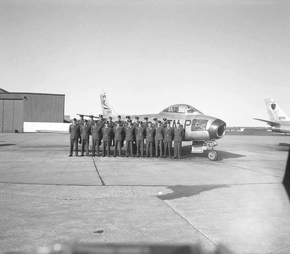 Gruppefoto av 331 skvadron, Bodø flystasjon, på Andøya flystasjon ...