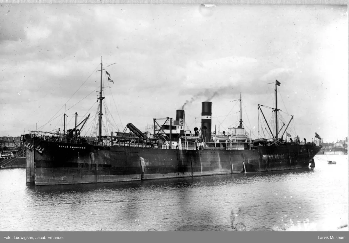 Dampskip, DS/Flk "Roald Amundsen" - Larvik Museum / DigitaltMuseum