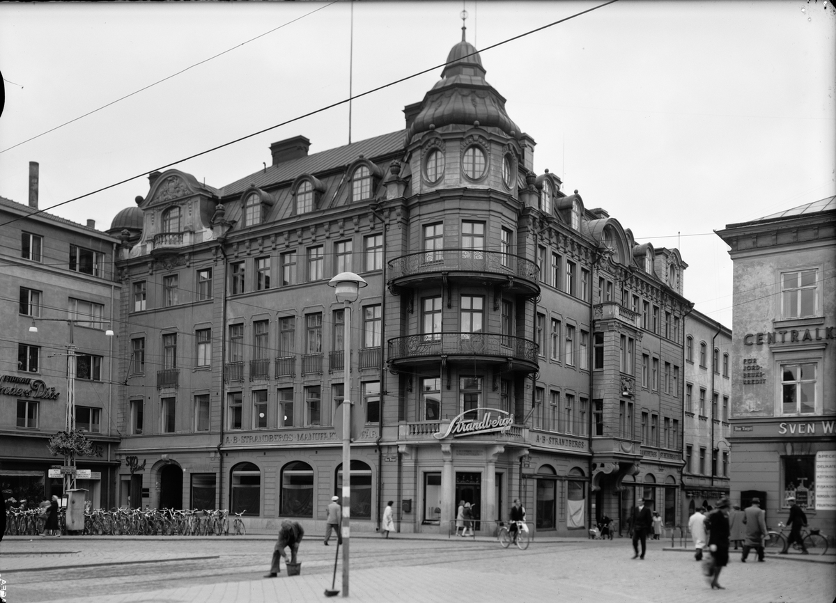 Strandbergska huset vid Stora torget, Uppsala 1945 - Upplandsmuseet ...