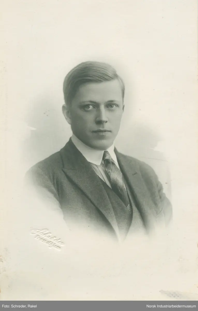 Leif Tronstad som student. - Norsk Industriarbeidermuseum / DigitaltMuseum