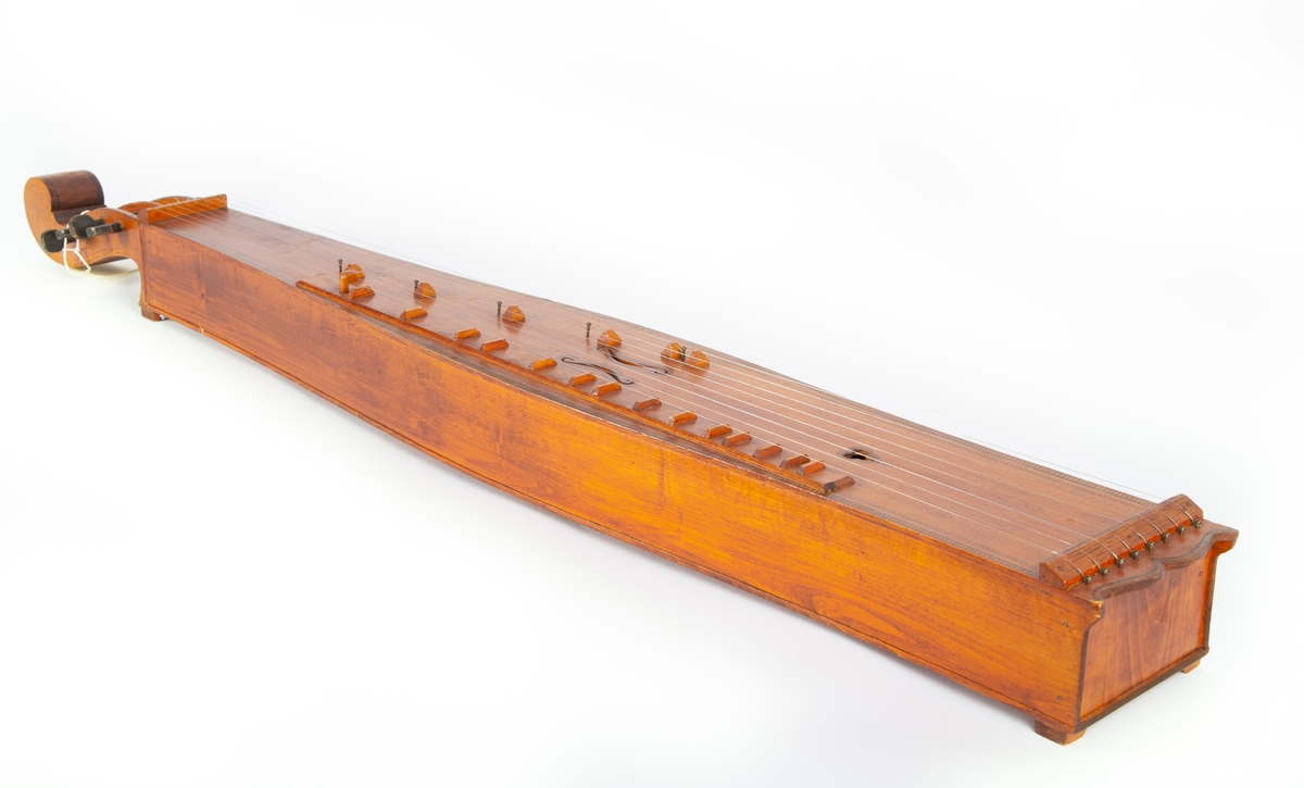 Langeleik - Valdres Folkemuseum / DigitaltMuseum