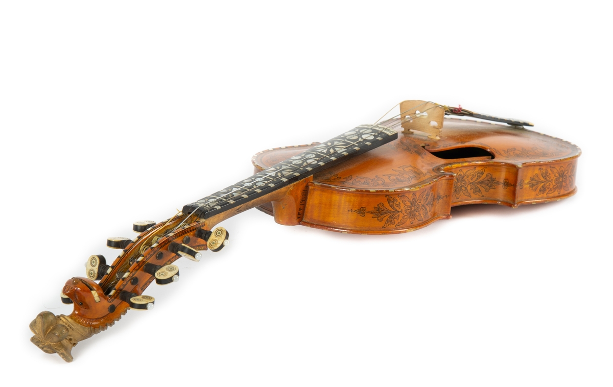 Hardingfele - Valdres Folkemuseum / DigitaltMuseum