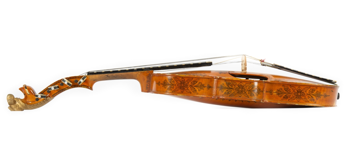 Hardingfele - Valdres Folkemuseum / DigitaltMuseum