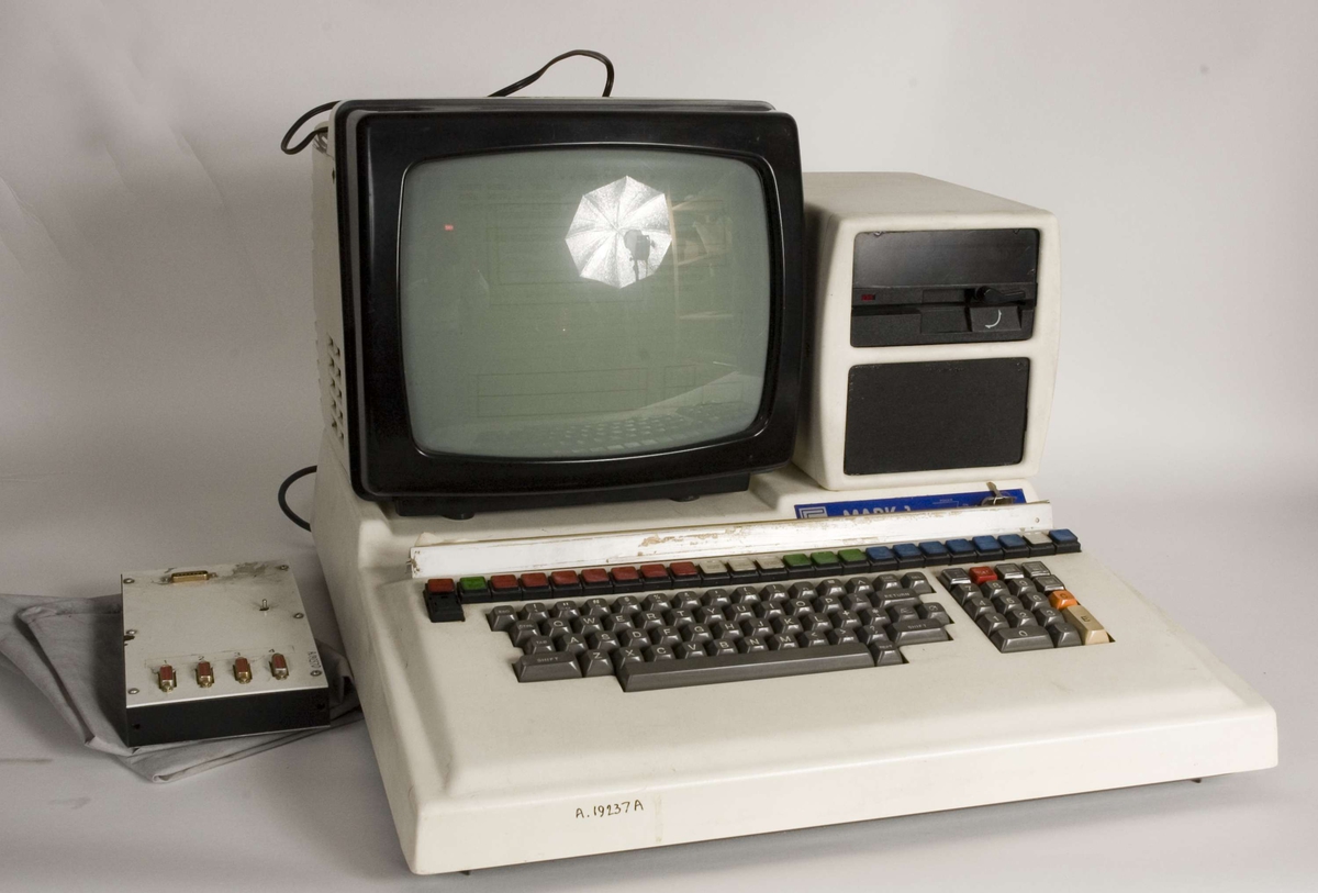 Datamaskin - Norsk Farmasihistorisk Museum / DigitaltMuseum